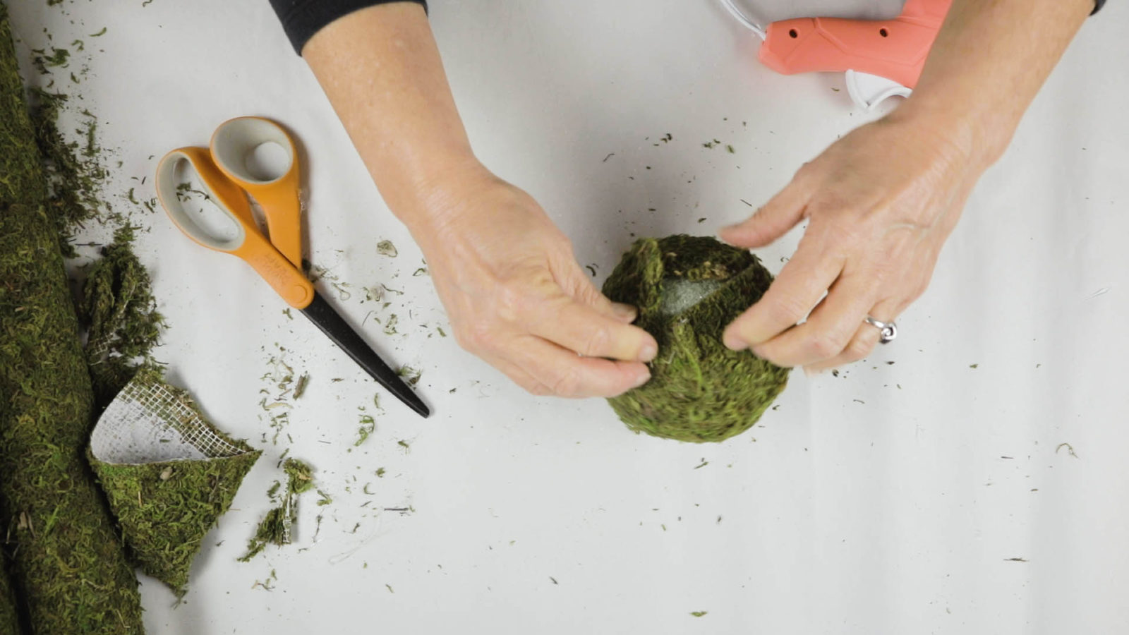 DIY Topiary Balls, Moss Balls - Kippi at Home