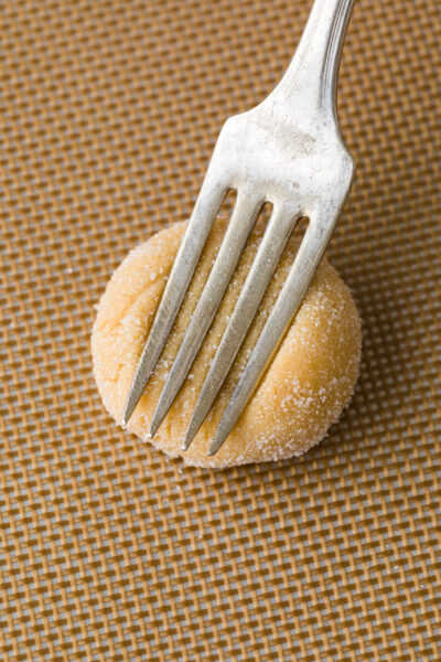 Peanut Butter Cookies – Classic Recipe - Kippi at Home