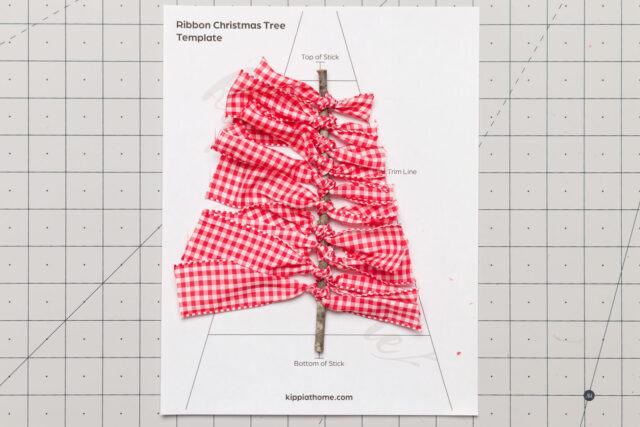 How to Make Buffalo Plaid Ornaments - Kippi at Home