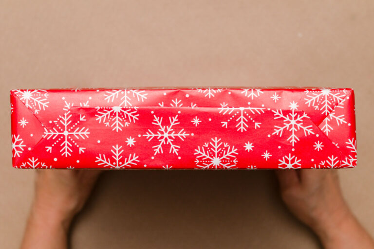 How to Wrap a Gift Like a Pro In Minutes - Kippi at Home