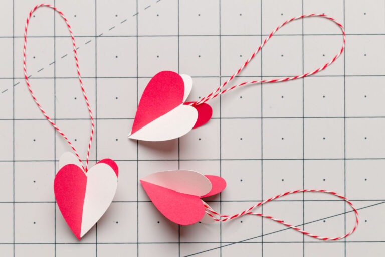 How to Make 3D Paper Hearts - Kippi at Home