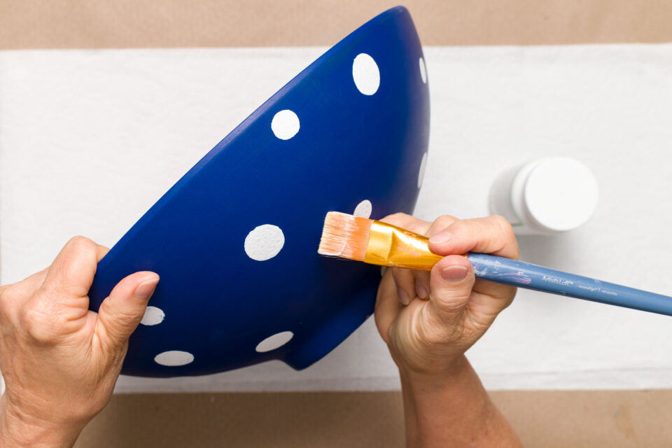 DIY Painted Flower Pots with Polk Dots - Kippi at Home